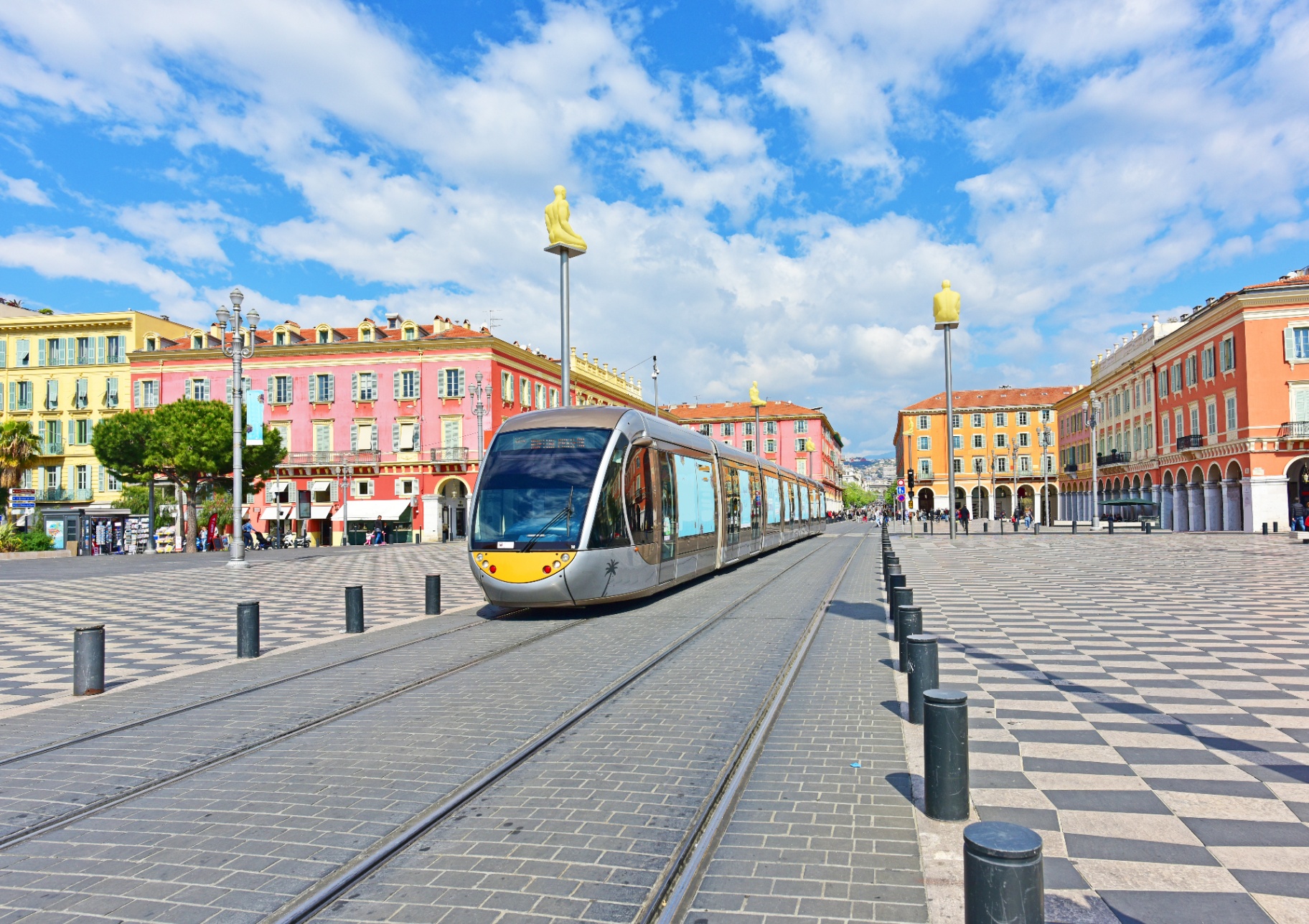 Transports aéroport de Nice 2026 : tram, bus, taxi et navettes - Guide ...